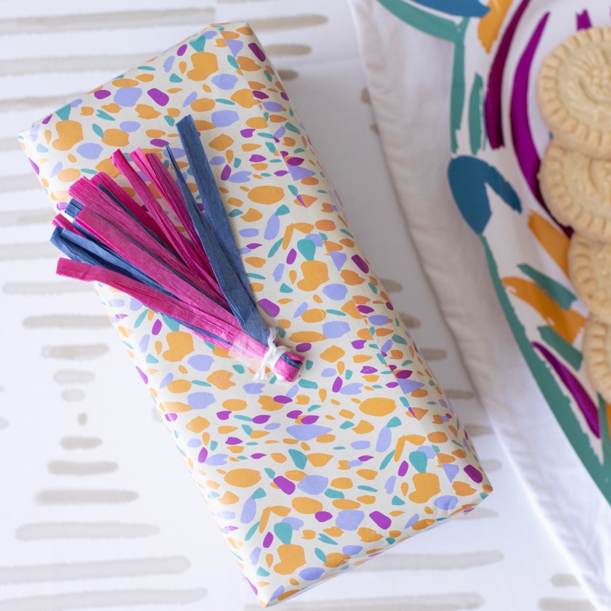 Safari Gift Wrap, double side print, giraffe pattern – MA FÊTE